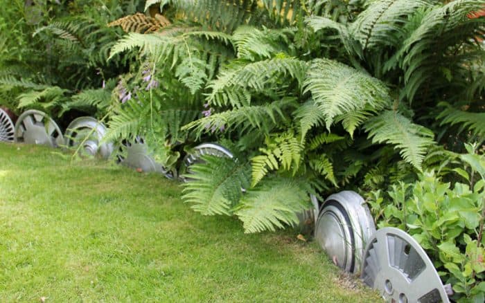 32 Gorgeous Suggestions for Edging Your Garden