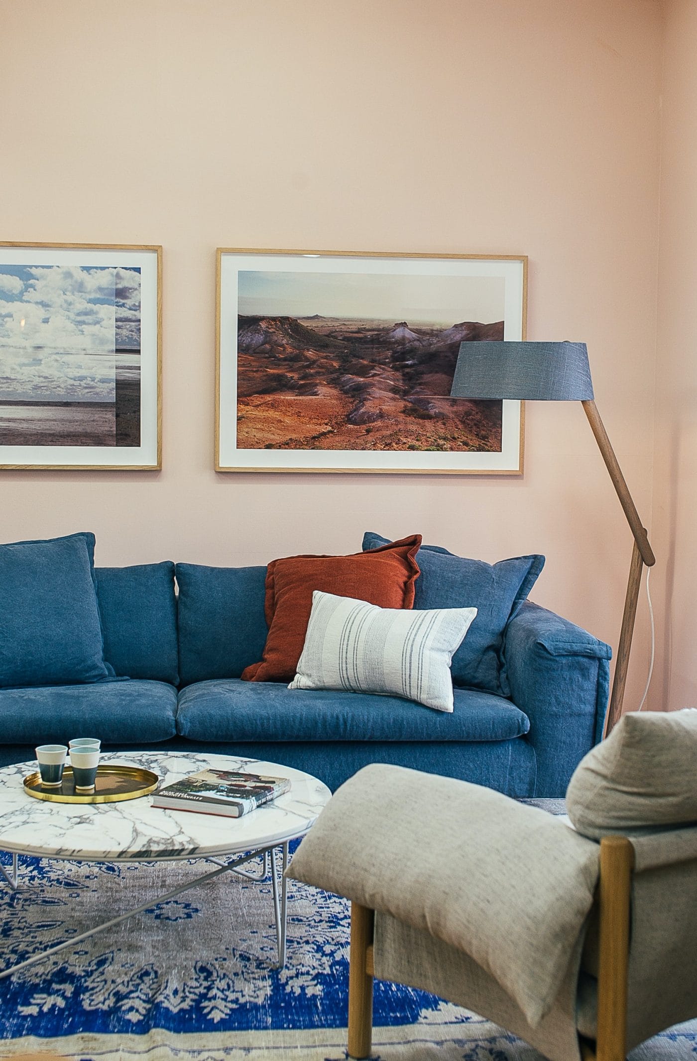 How to Mix and Match Sofas and Chairs