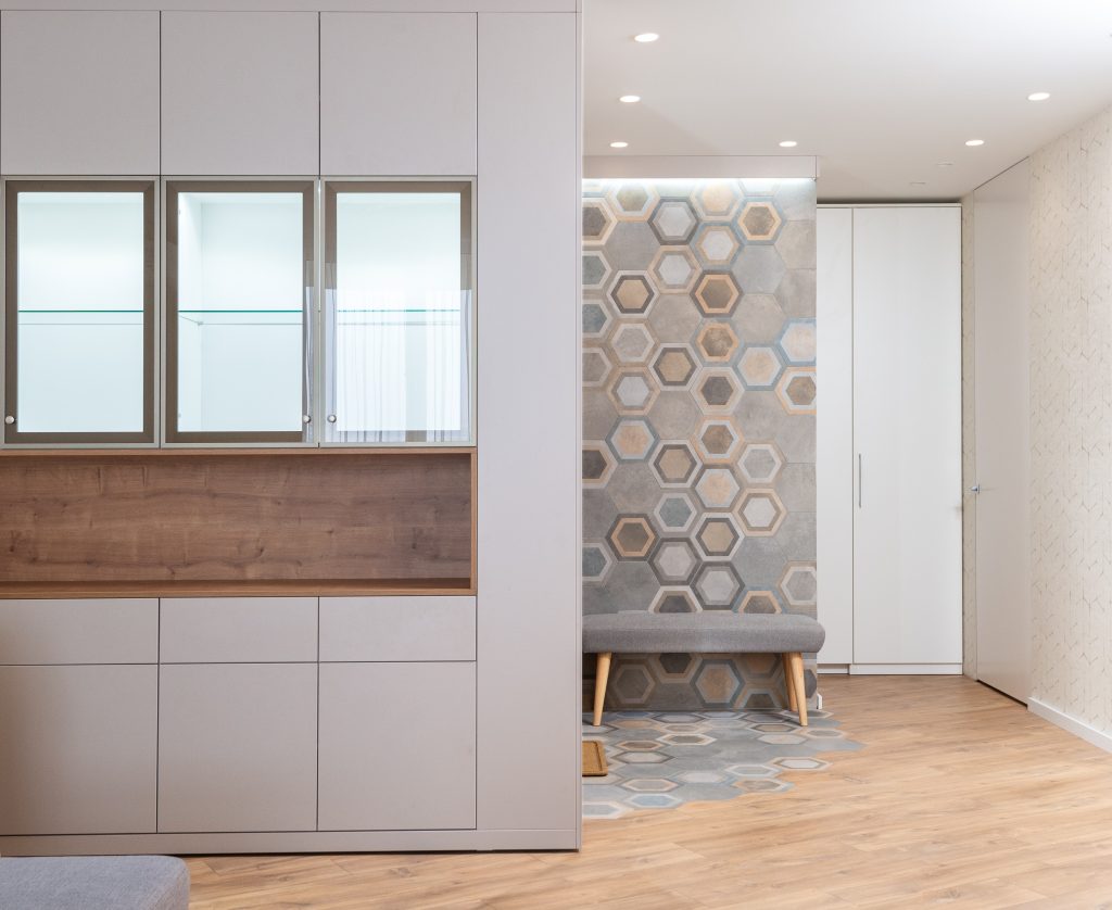 How Tall And Wide Should an Entryway Bench Be?
