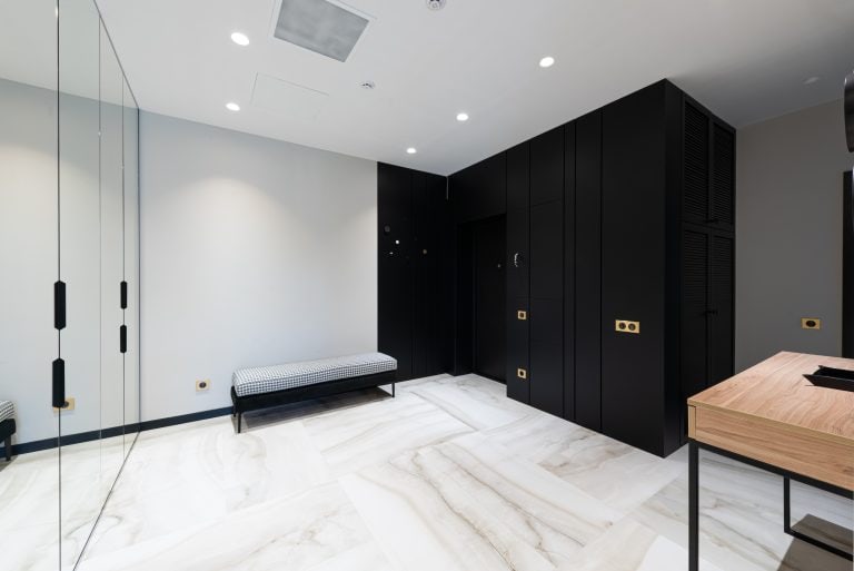 How Tall And Wide Should an Entryway Bench Be?