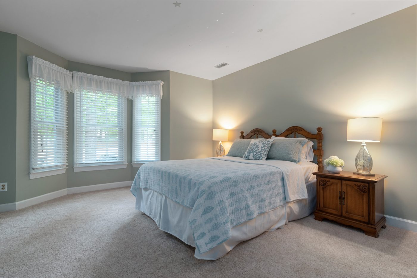 What Color of Carpet Goes With Gray Walls?