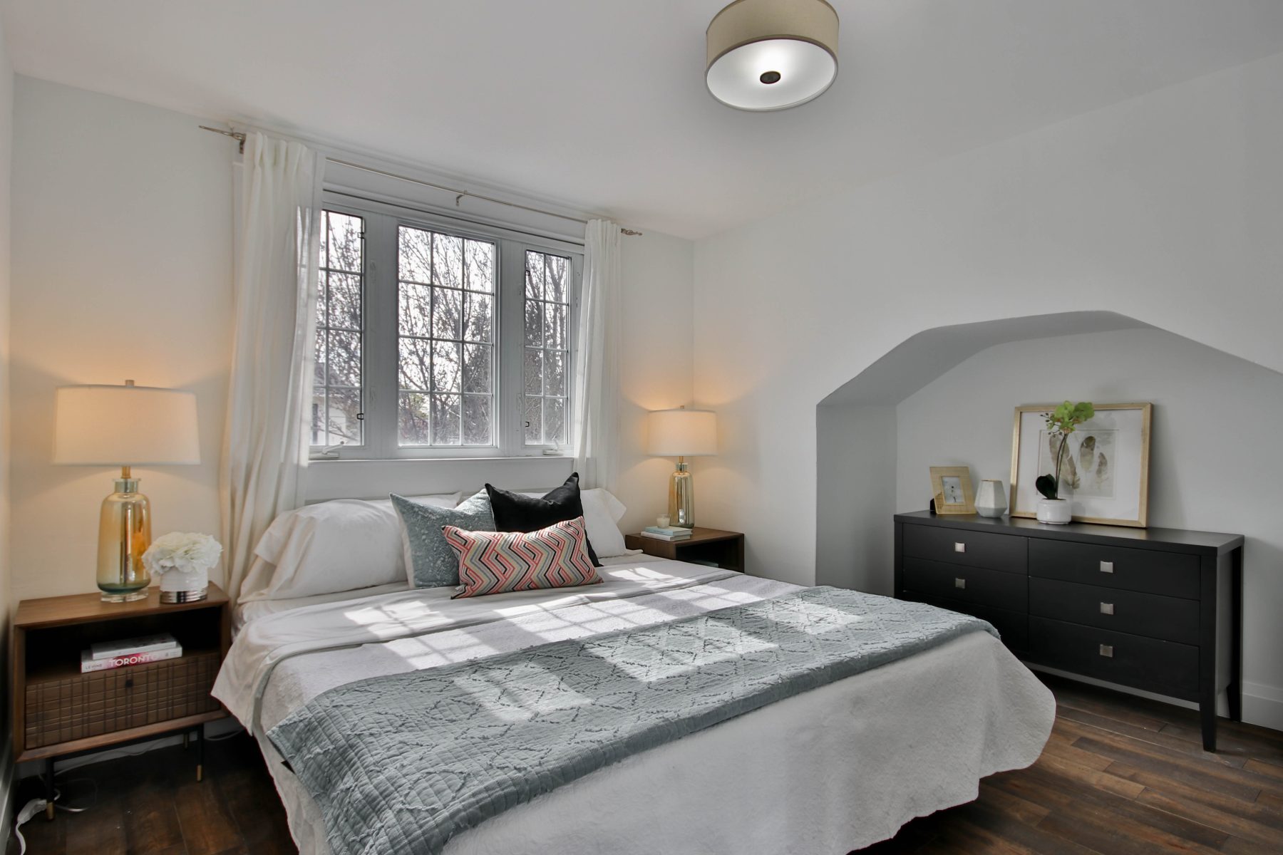 How to Mix and Match Bedroom Furniture