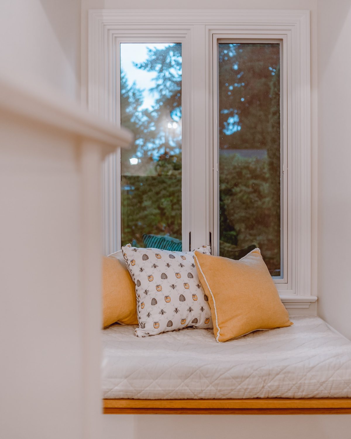 Window Seat Bench Ideas for a Chic Interior Look