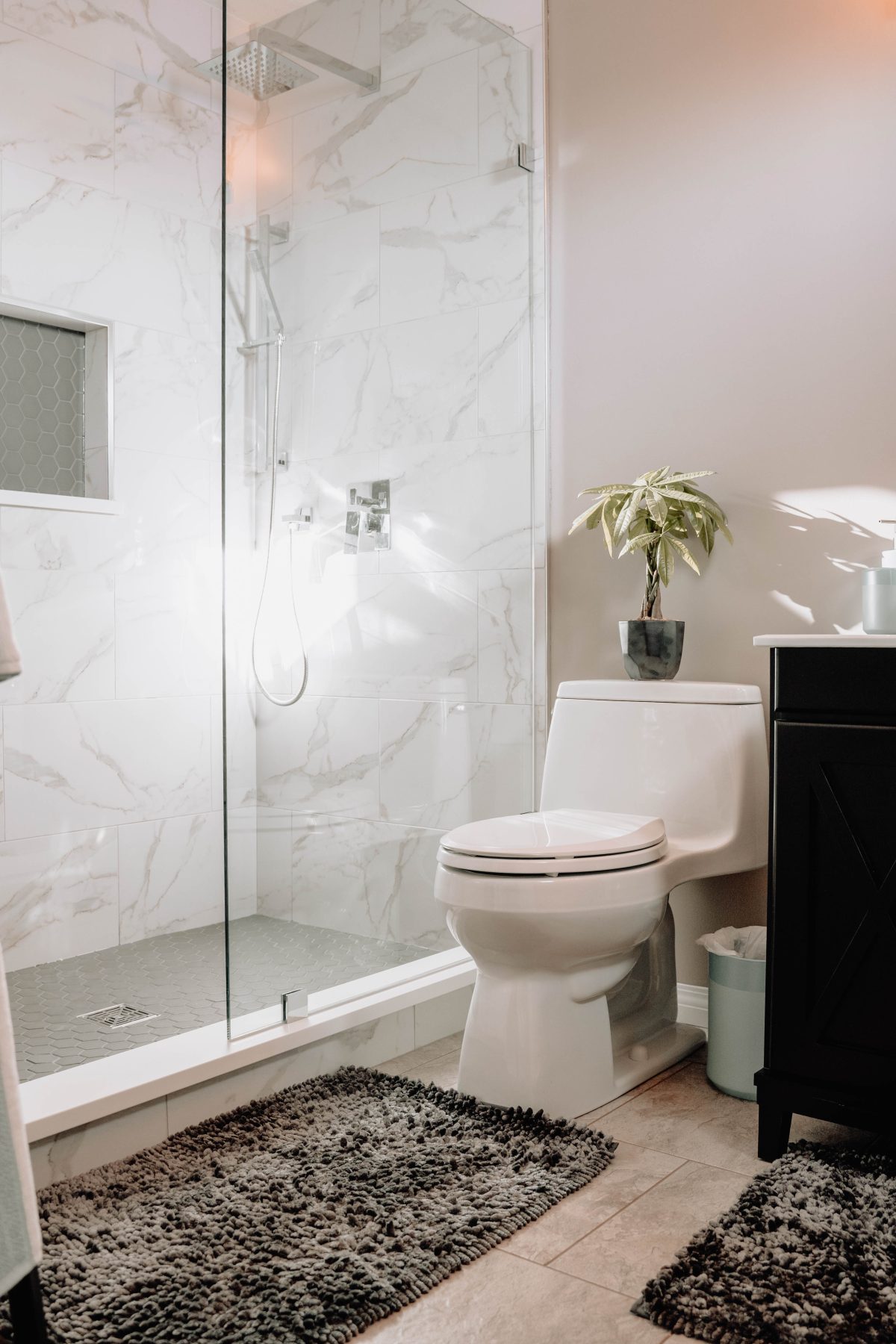 Gray Tile Shower Ideas to Elevate Your Bathroom Style