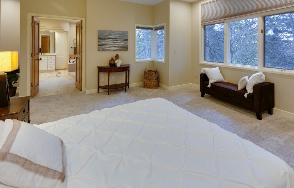 How to Decorate Small Rooms with Corner Windows